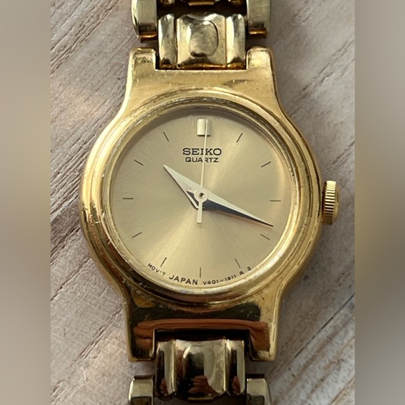 Seiko | Accessories | Seiko Ladies Watch Vintage Gold Tone Bracelet Case Dial Hands | Poshmark